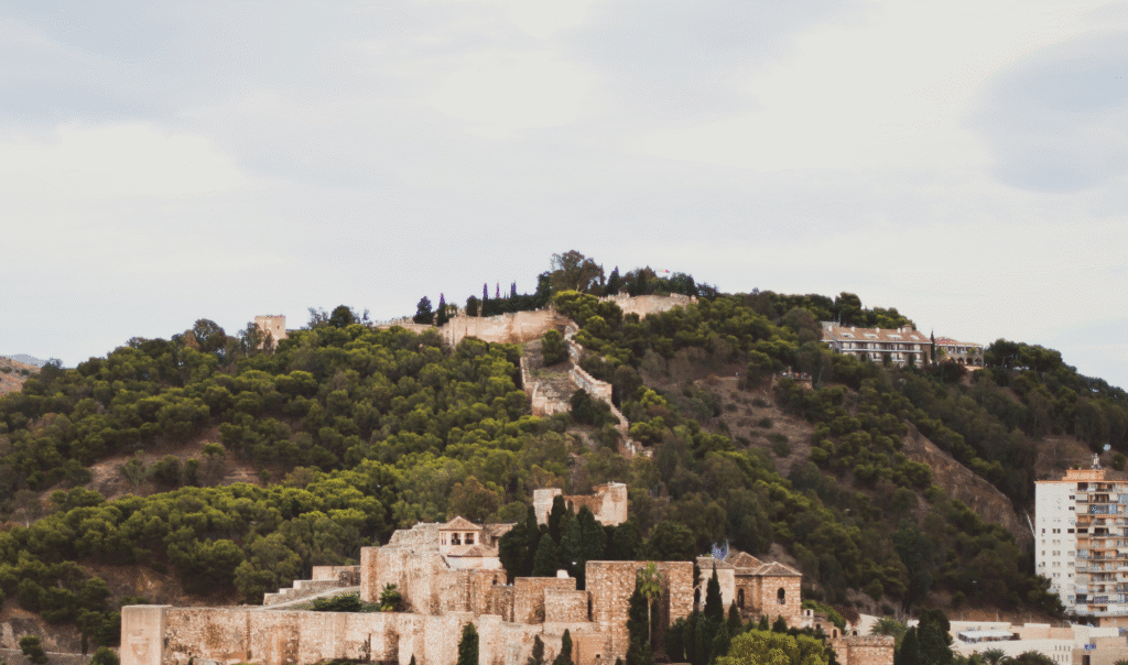 El Monte Gibralfaro: Un símbolo milenario de Málaga - Castillo Gibralfaro